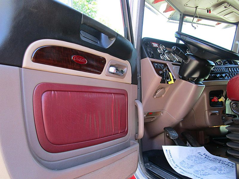 2013 Peterbilt 386 (For Sale) | 70" Sleeper | #0339900