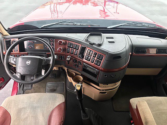 2007 Volvo VT880 For Sale | 77" Sleeper | #C770.1