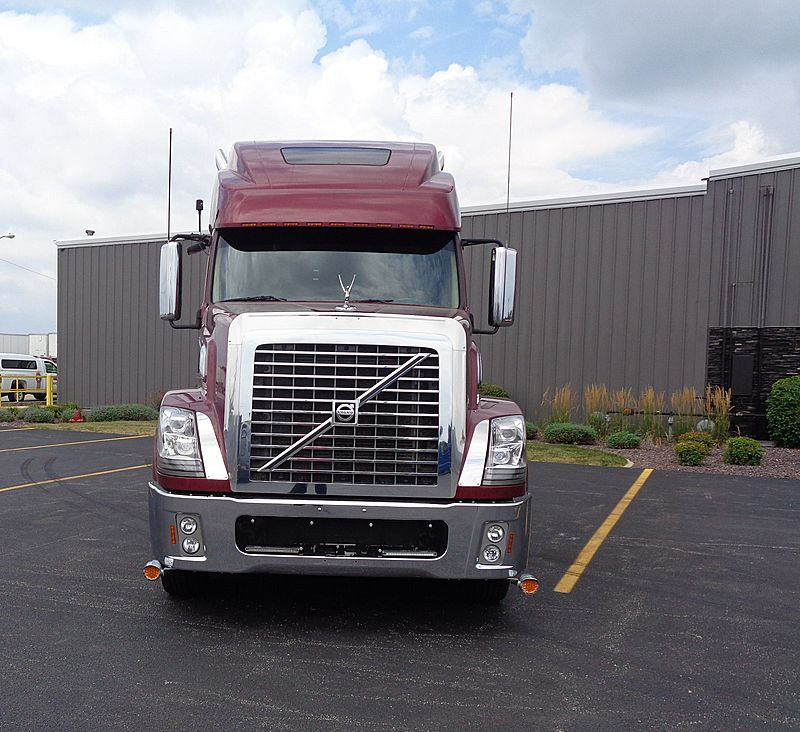 2007 Volvo VT880 For Sale | 77" Sleeper | #C770.1