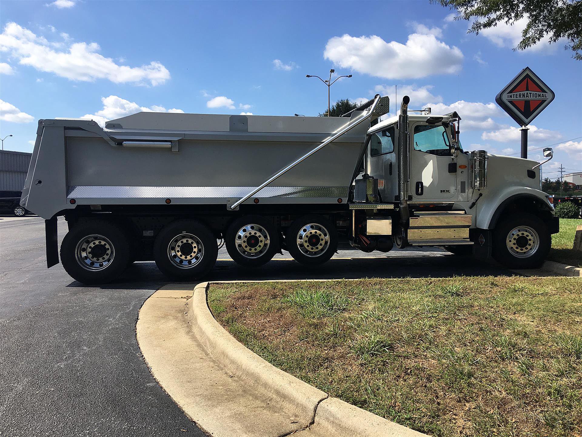 2019 International HX520 (For Sale) | Dump Truck | #18053