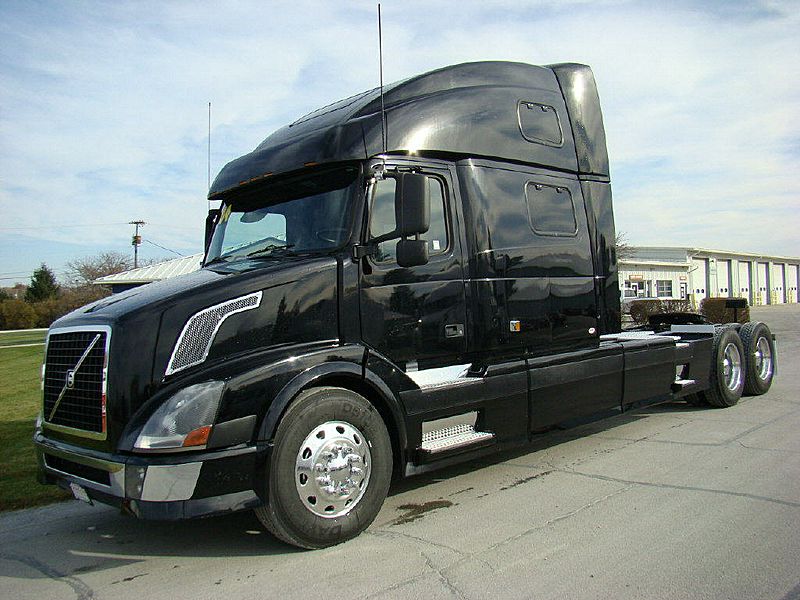 2004 Volvo VNL 780 (For Sale) | Sleeper Truck | #VM19132A