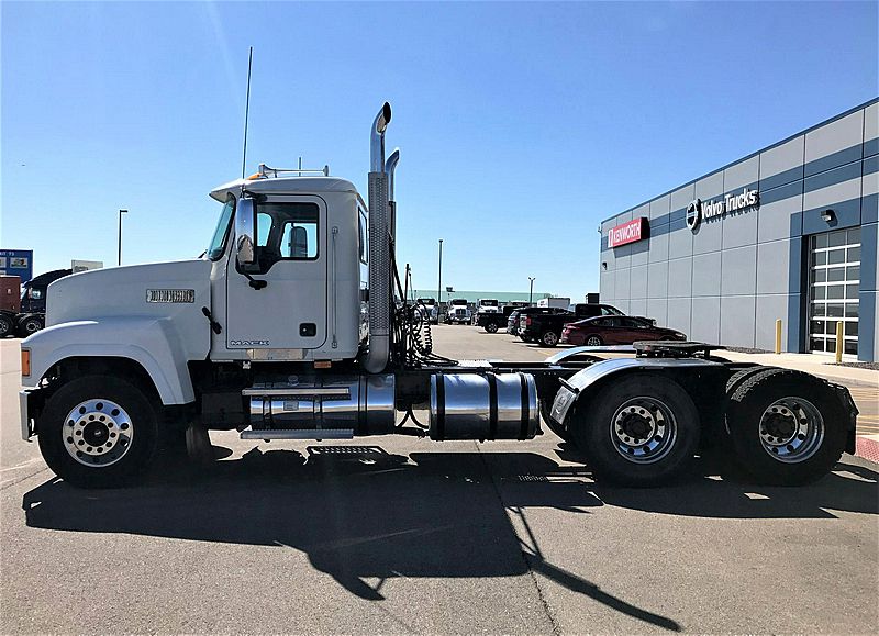 2009 Mack Pinnacle CHU613 (For Sale) | Semi Truck | #5664P2