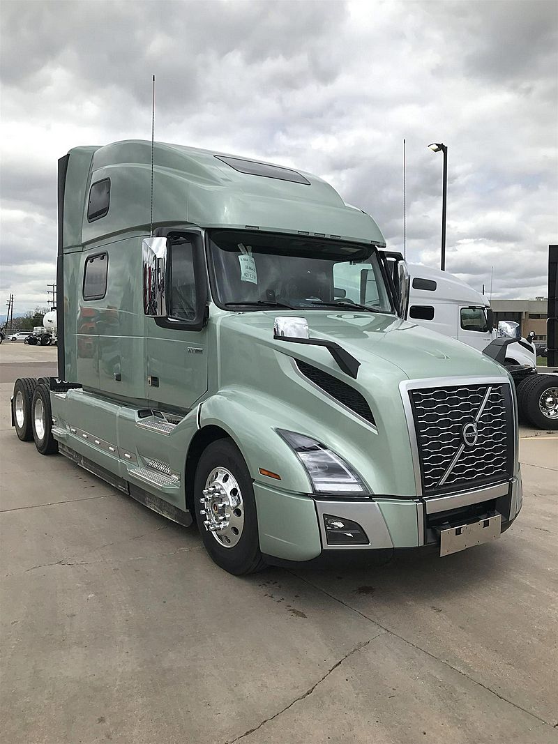 2020 Volvo VNL 860 (For Sale) | 77" Sleeper | #31535