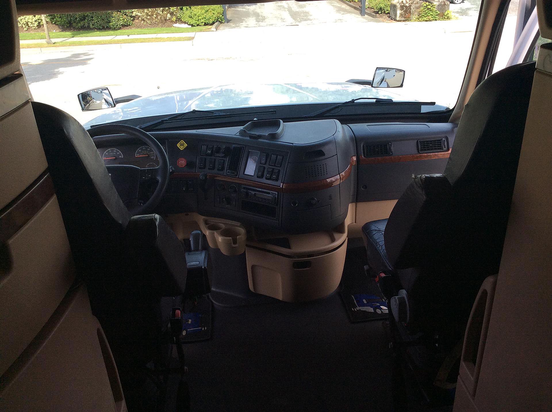 2008 Volvo 880 For Sale | 880" Sleeper | #491673