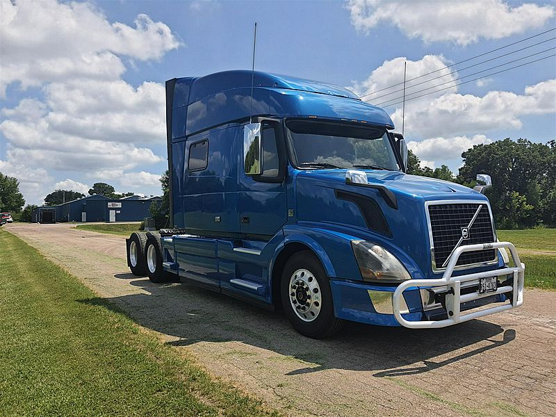 2015 Volvo VNL 730 (For Sale) | 77" Sleeper | #89375