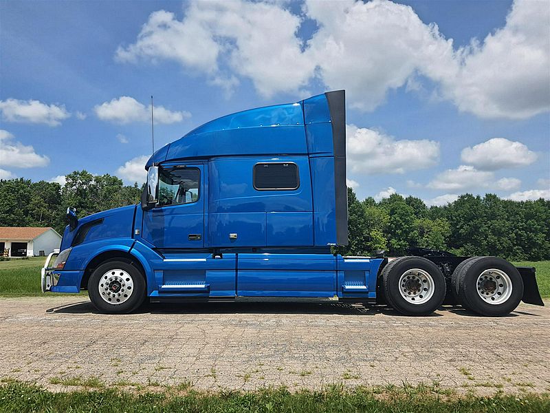 2015 Volvo VNL 730 (For Sale) | 77" Sleeper | #89375