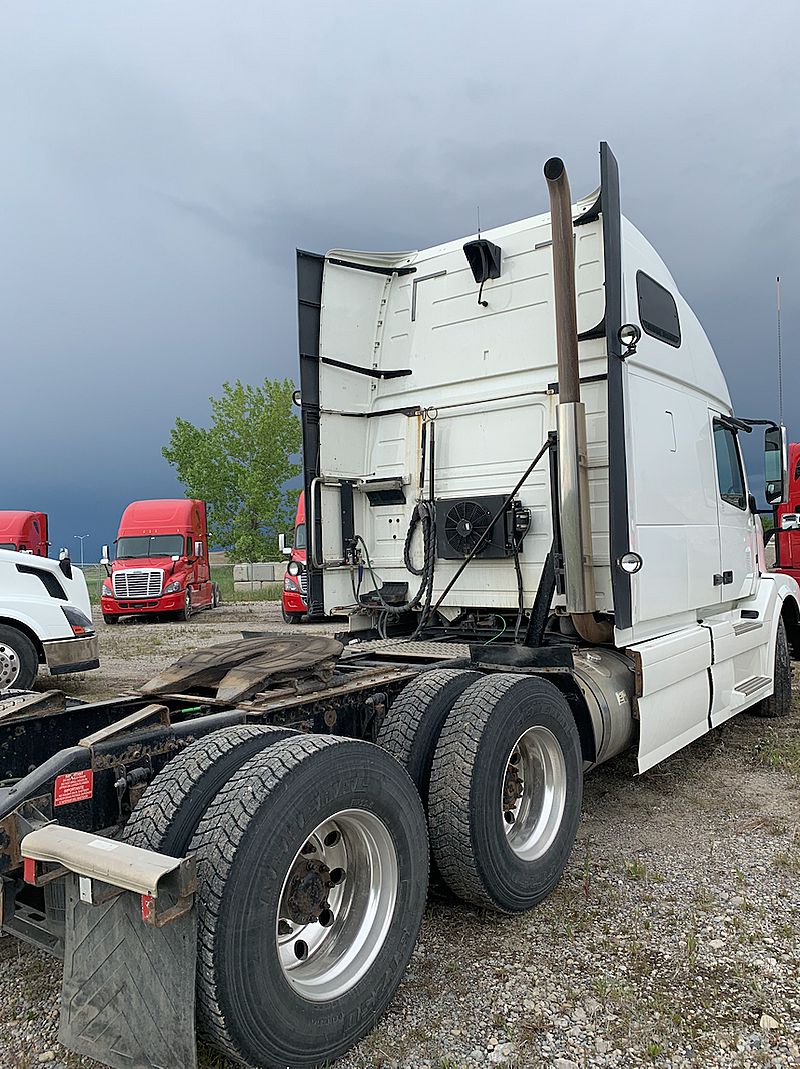 2014 Volvo VNL 670 (For Sale) | HIGH RISE Sleeper | #1906-151