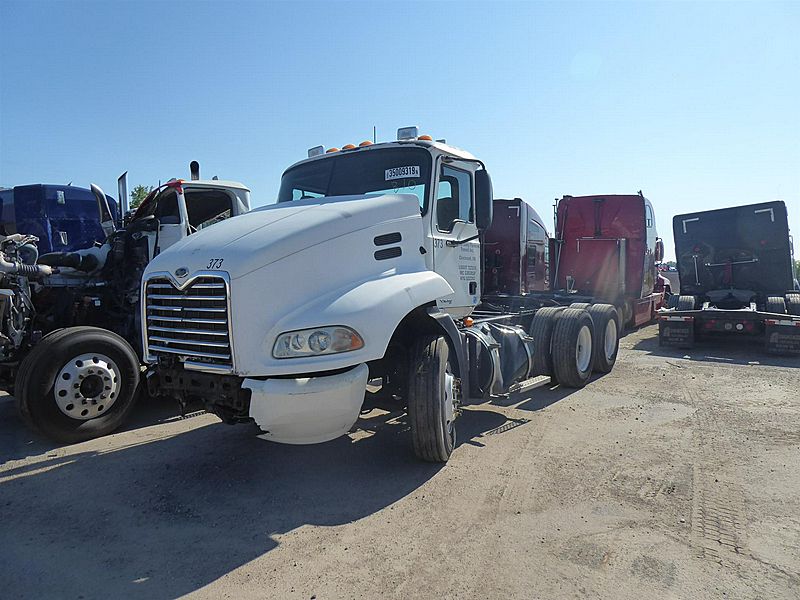 2006 Mack Pinnacle CXN613 (For Sale) | Stratosphere Sleeper | #8848