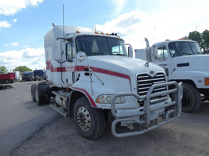 2001 Mack Pinnacle cx613 (For Sale) | mid rise Sleeper | #8873
