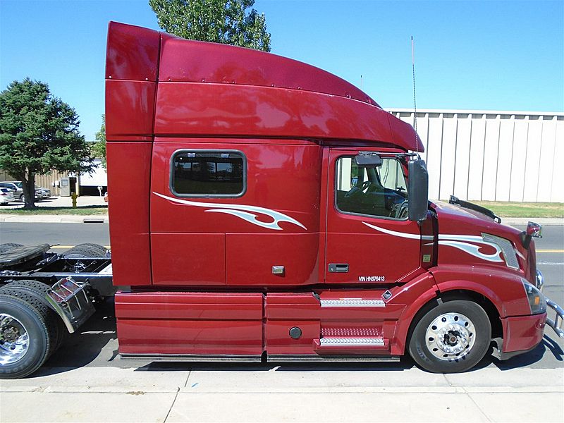 2017 Volvo VNL 730 (For Sale) | 77" Sleeper | #3P1045