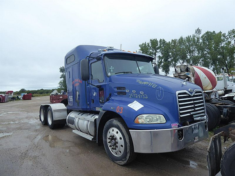 2005 Mack Pinnacle CXN613 (For Sale) | mid Sleeper | #8986