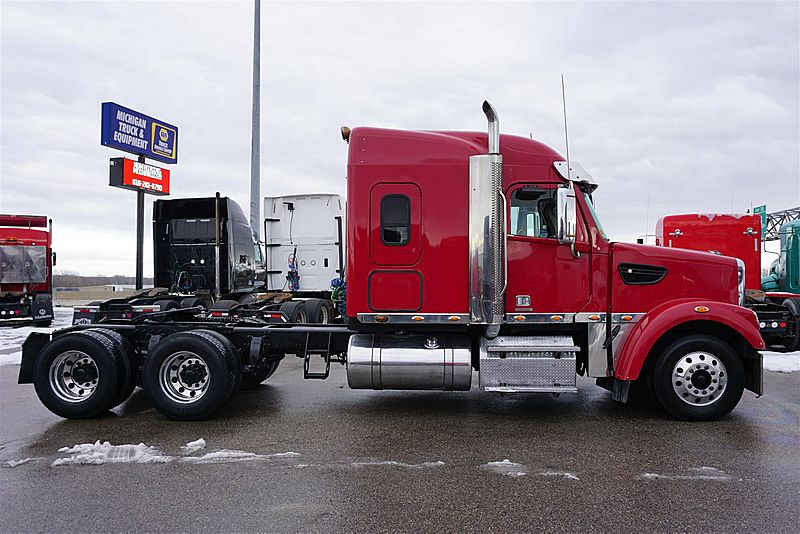 2012 Freightliner Coronado (For Sale) | 72" Sleeper | #5546