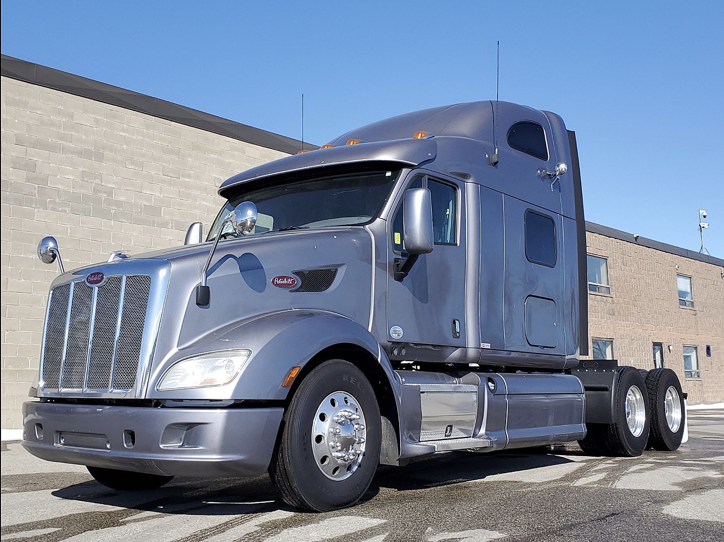 2013 Peterbilt 587 For Sale | 70" Sleeper | #3134087