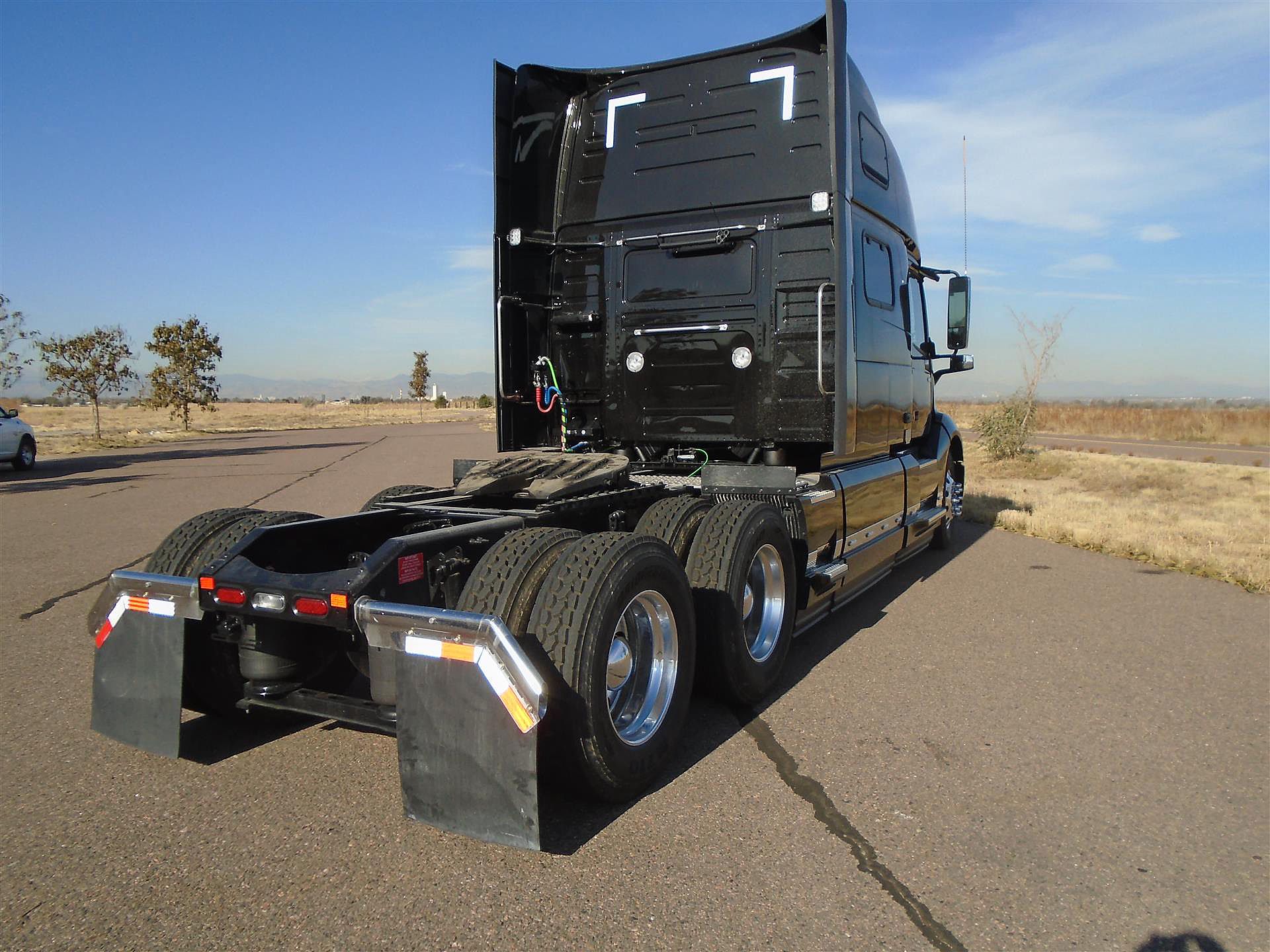 2020 Volvo VNL 860 (For Sale) | 77" Sleeper | #3P1067