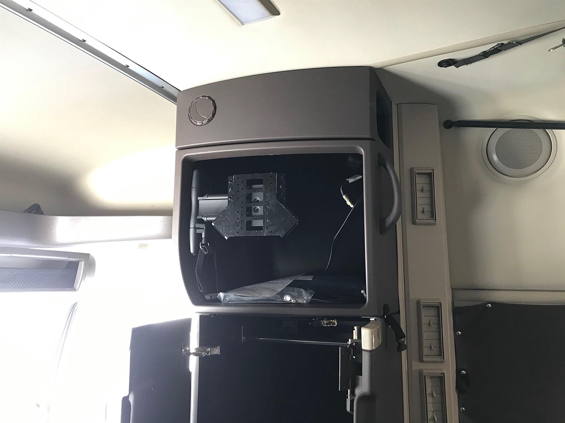 2018 Volvo VNL 730 (For Sale) | 77" Sleeper | #89262