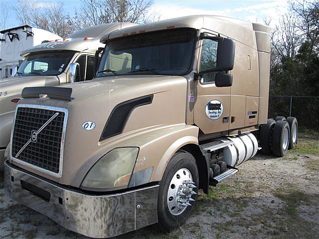 2004 Volvo VNL 630 (For Sale) | 61" Sleeper | #236368