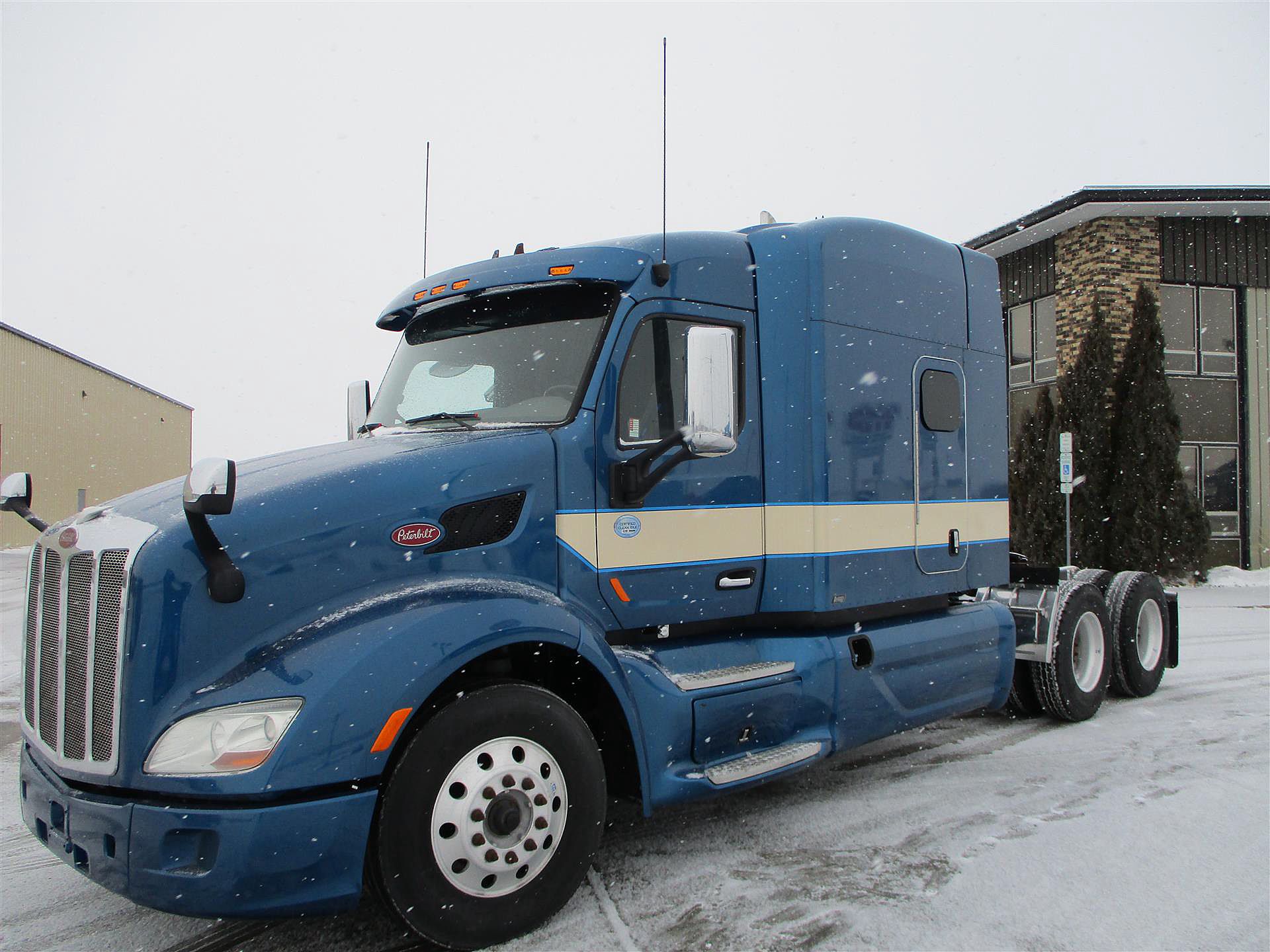 2016 Peterbilt 579 (For Sale) | 80" Sleeper | #40N293545