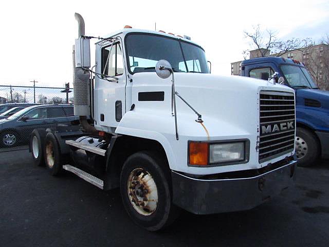 2001 Mack Pinnacle CH613 (For Sale) | NON Sleeper | #236643