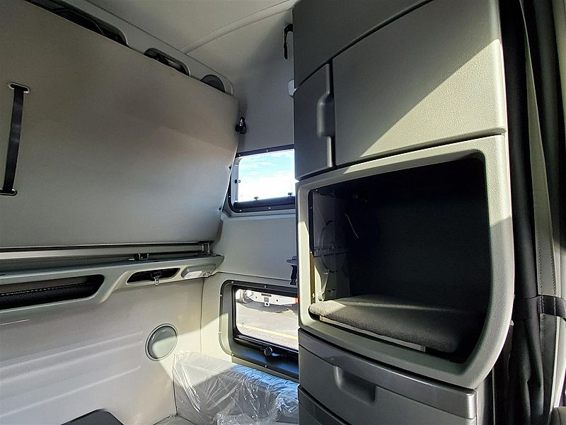 2021 Volvo VNL 860 For Sale | 77" Sleeper | #W7096.9