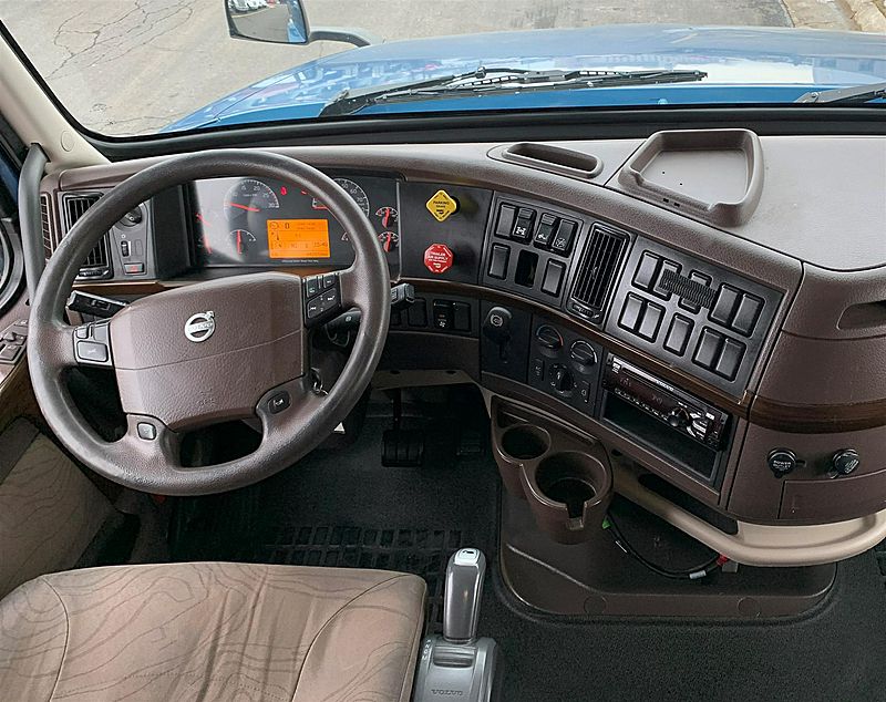 2016 Volvo VNL 780 (For Sale) | 77" Sleeper | #UT100590
