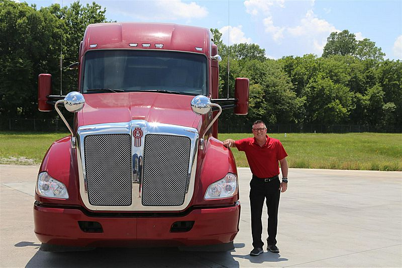 2017 Kenworth Custom T680 (For Sale) | 76" Sleeper | #10972