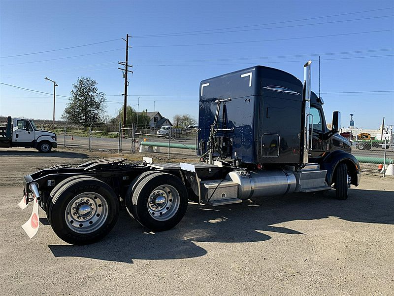 2016 Peterbilt 579 For Sale | 72" Sleeper | #322625R