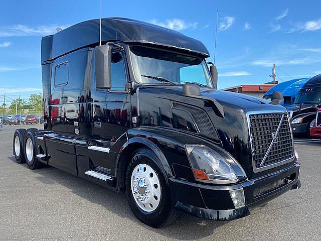 2015 Volvo VNL 730 (For Sale) | 77" Sleeper | #238776