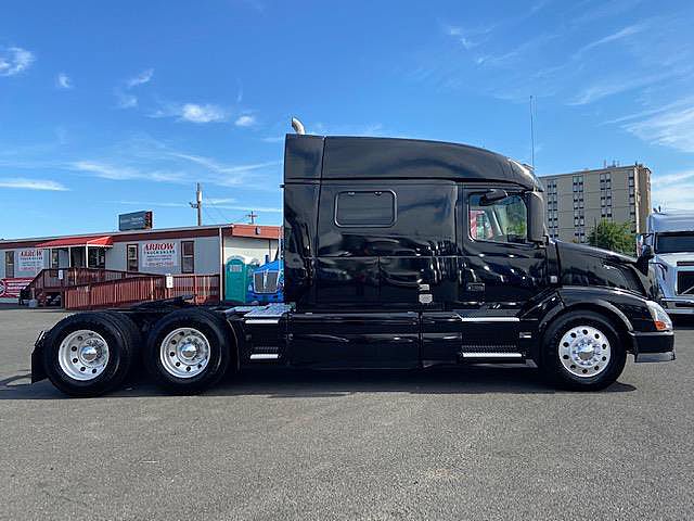 2015 Volvo VNL 730 (For Sale) | 77" Sleeper | #238776