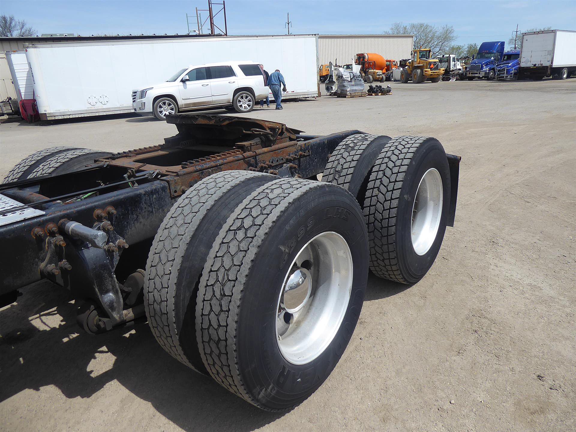 1997 Freightliner FLD120 (For Sale) | flat Sleeper | #9219
