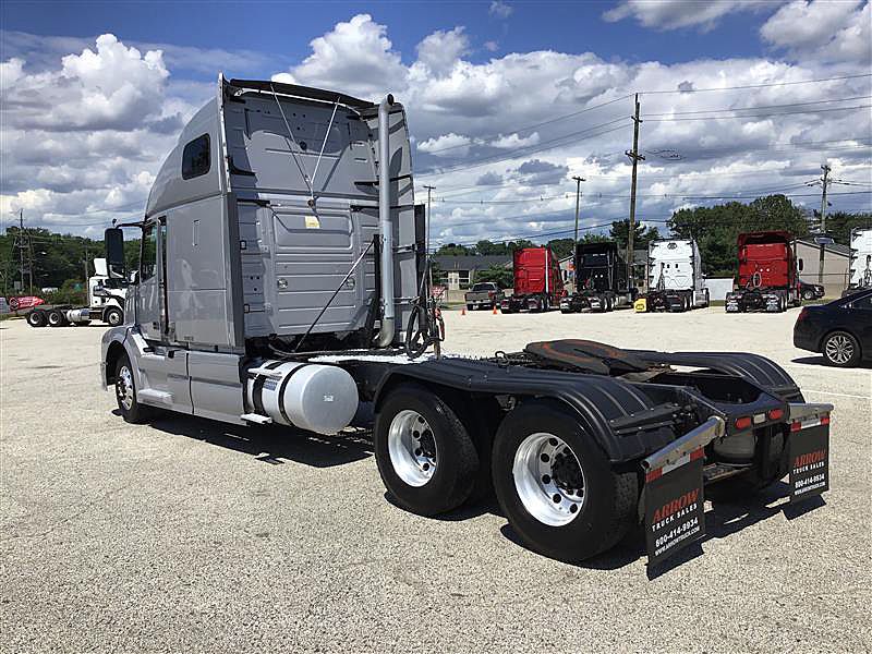 2013 Volvo VNL 670 (For Sale) | 61" Sleeper | #239231