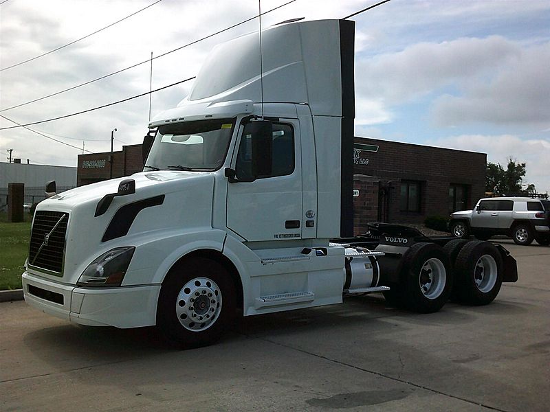 2017 Volvo VNL 400 (For Sale) | Day Cab | #HN991054