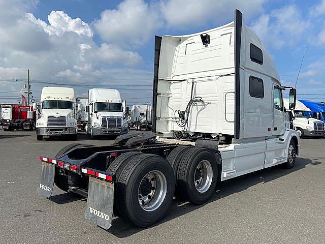 2017 Volvo VNL 780 (For Sale) | 77" Sleeper | #239572
