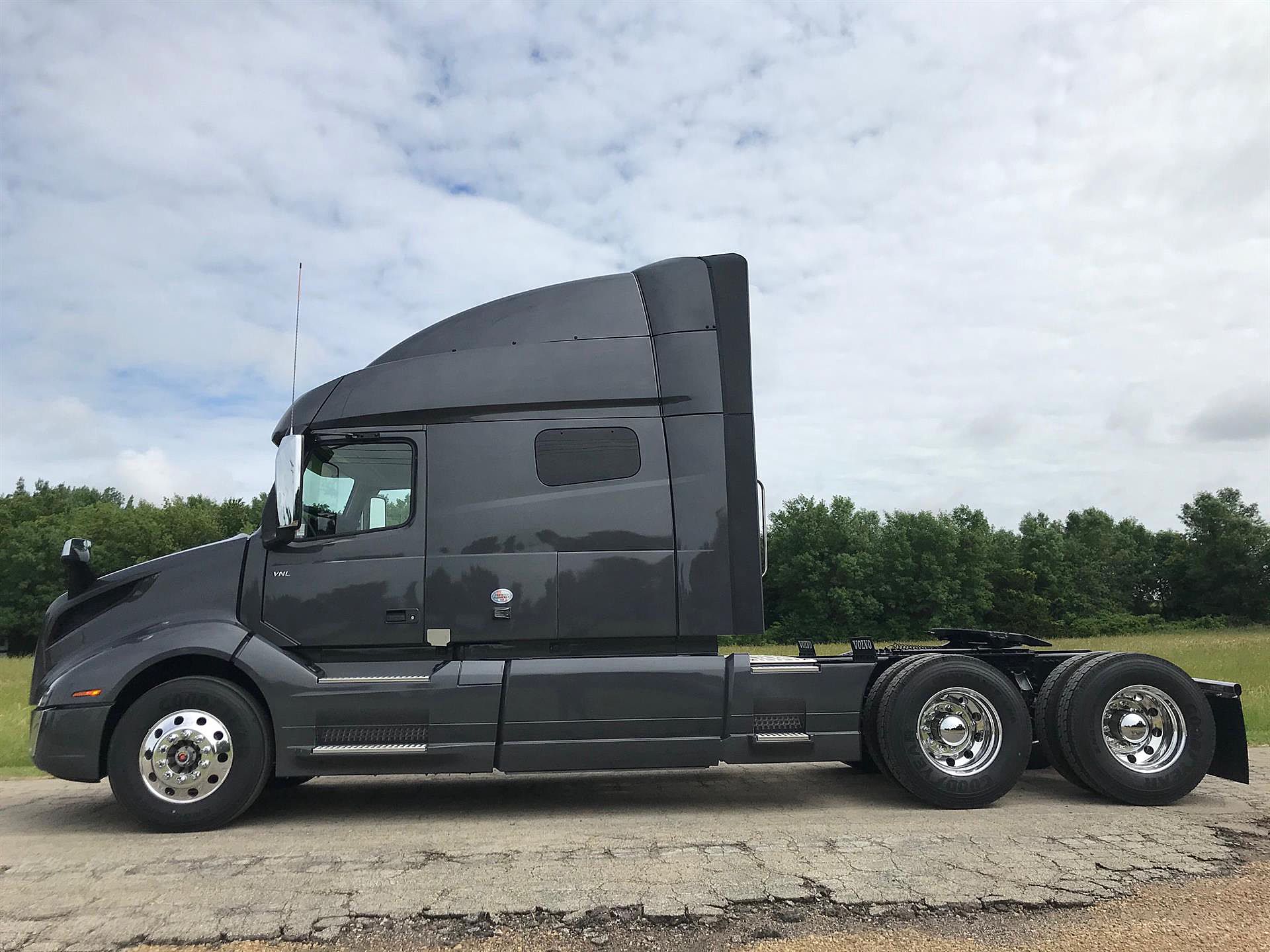2021 Volvo VNL 740 (For Sale) | 70" Sleeper | #66535