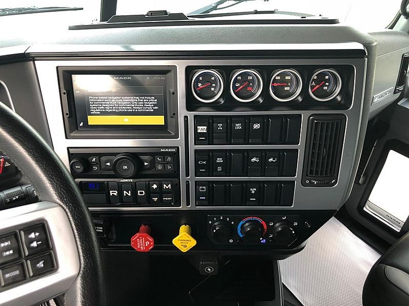 2020 Mack Anthem AN64T (For Sale) | 64" Sleeper | #011547