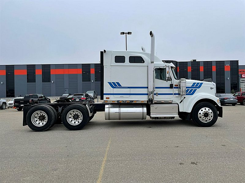 2018 International 9900 (For Sale) | 73" Sleeper | #577389