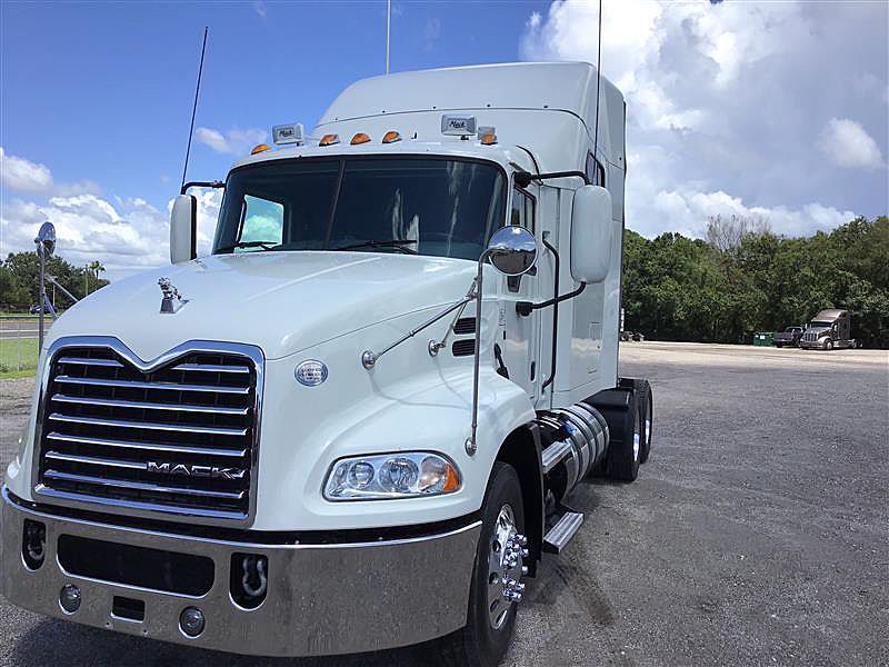 2015 Mack Pinnacle CXU613 (For Sale) | 70" Sleeper | #240078