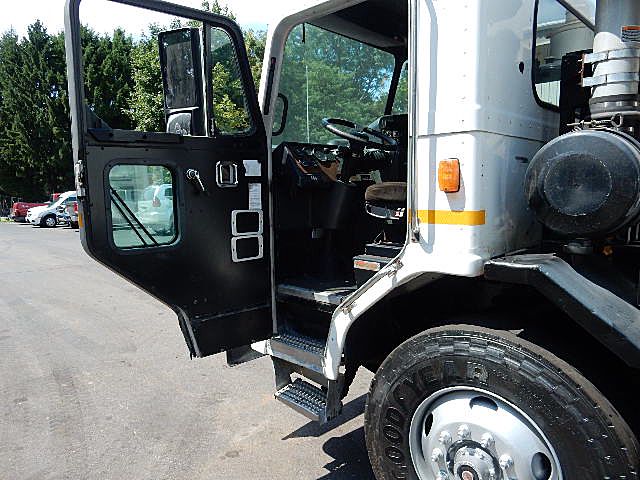 2005 Peterbilt 320 For Sale | Refuse Truck | #8692