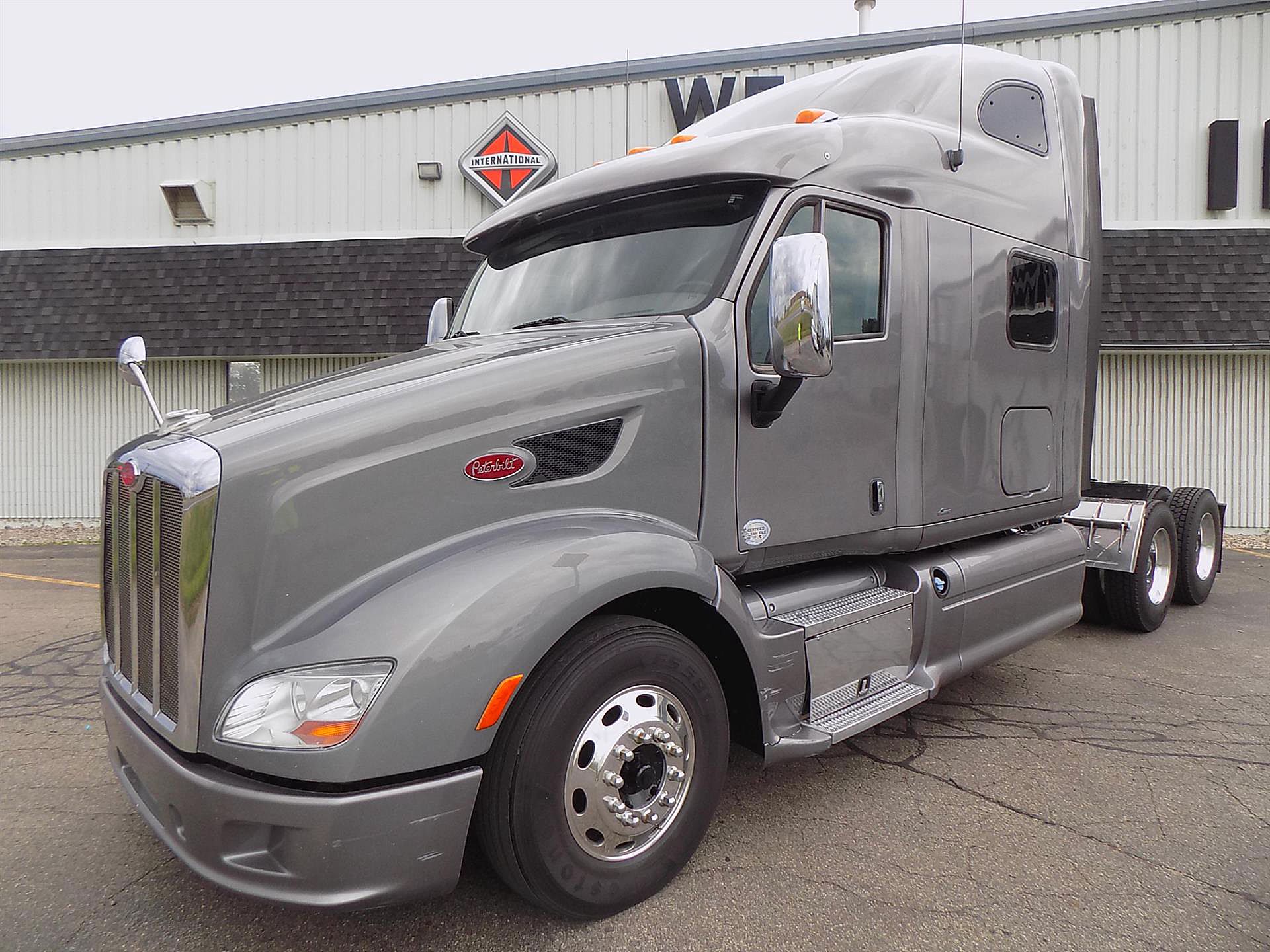 2013 Peterbilt 587 For Sale | Double Bunk Sleeper | #DD180072