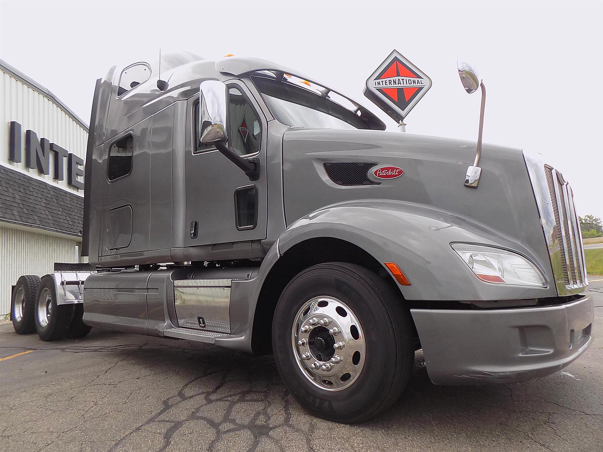 2013 Peterbilt 587 For Sale | Double Bunk Sleeper | #DD180072