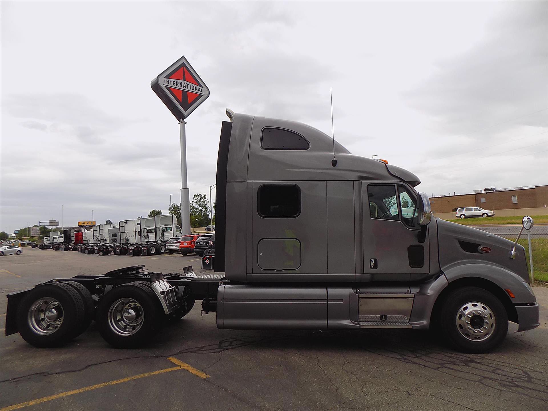 2013 Peterbilt 587 For Sale | Double Bunk Sleeper | #DD180072