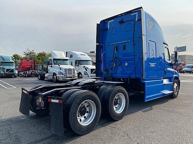 2015 Freightliner CASCADIA (For Sale) | 72" Sleeper | #240796