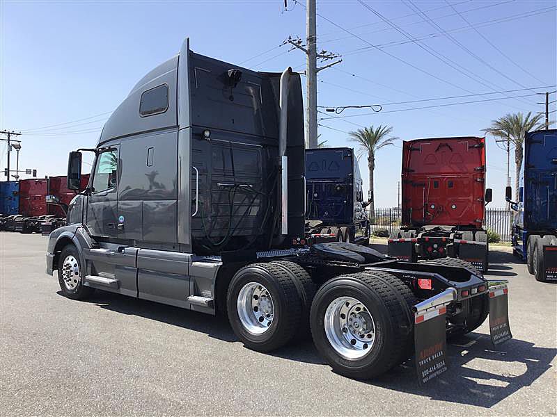 2014 Volvo VNL 670 For Sale | 61" Sleeper | #241455