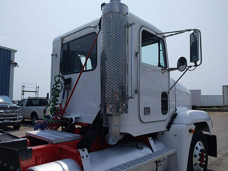 1999 Freightliner FLD120 (For Sale) | Day Cab | #15756