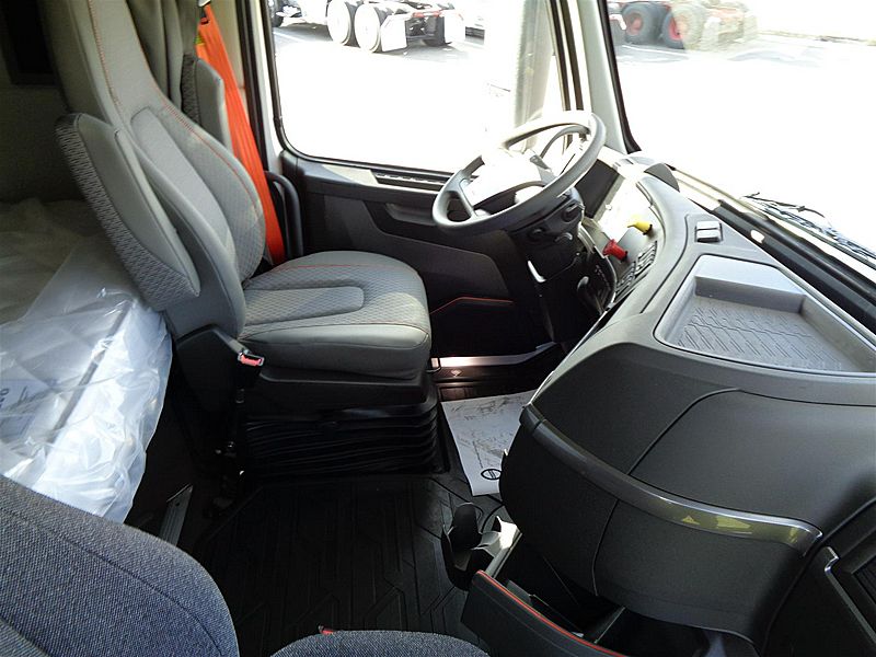 2021 Volvo VNL 400 (For Sale) | 42" Sleeper | #VT21542