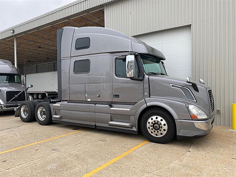 2017 Volvo VNL 780 (For Sale) | 78" Sleeper | #242270