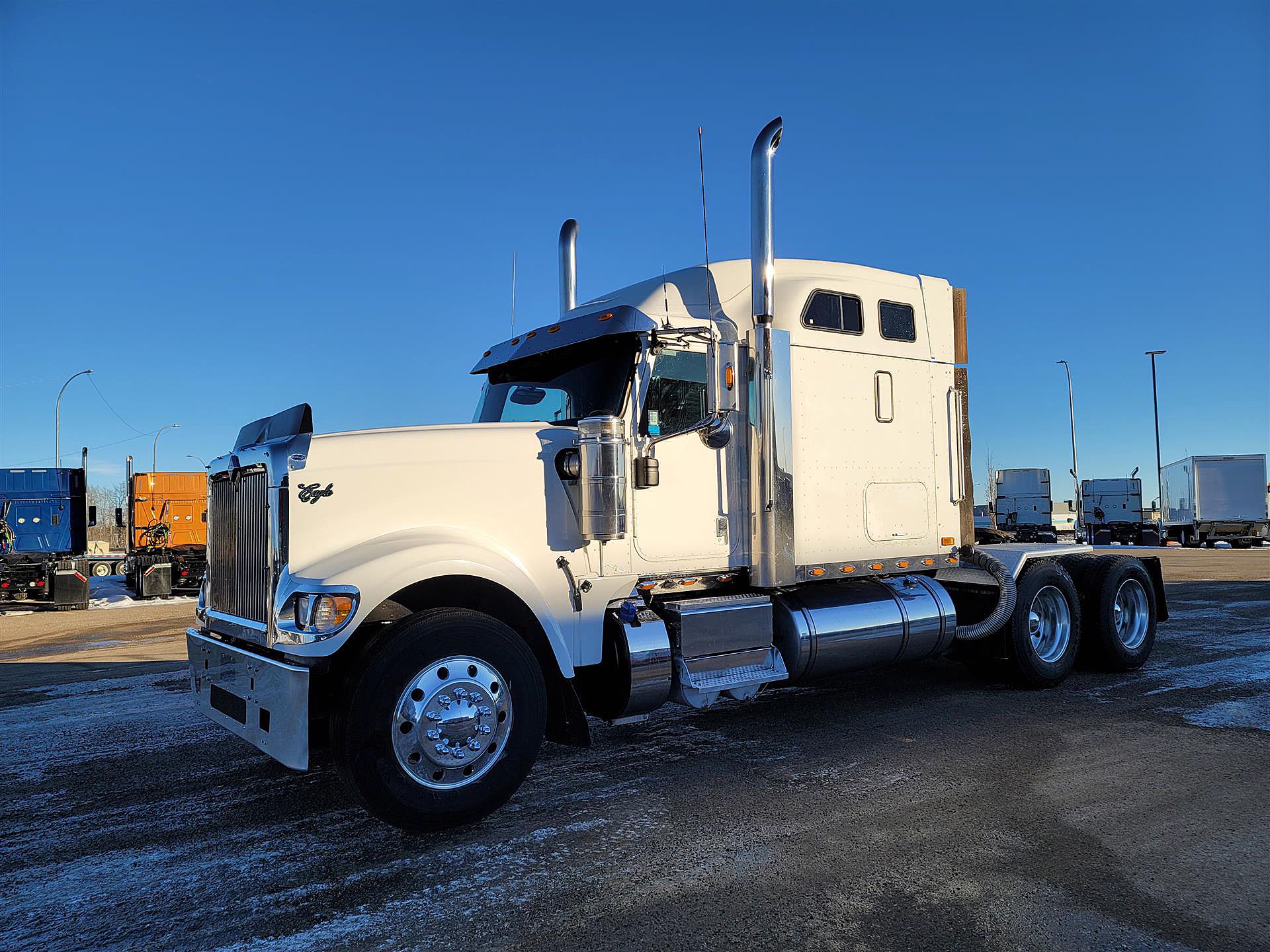 2018 International 9900 (For Sale) | 72" Sleeper | #577386C
