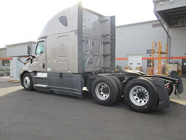 2019 Freightliner P4 CASCADIA (For Sale) | 72" Sleeper | #68914