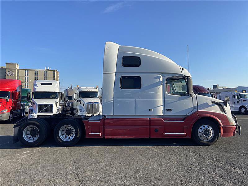 2017 Volvo VNL780 (For Sale) | 77" Sleeper | #244666