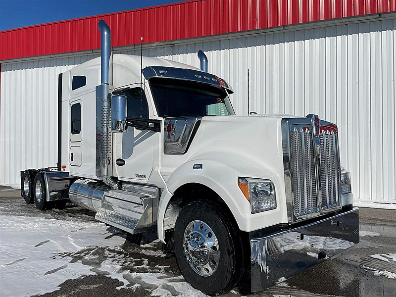 2022 Kenworth W990 For Sale | 76" Sleeper | #HK101544
