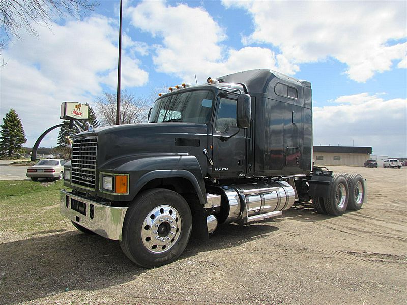 2016 Mack Pinnacle CHU613 (For Sale) | 67" Sleeper | #9637